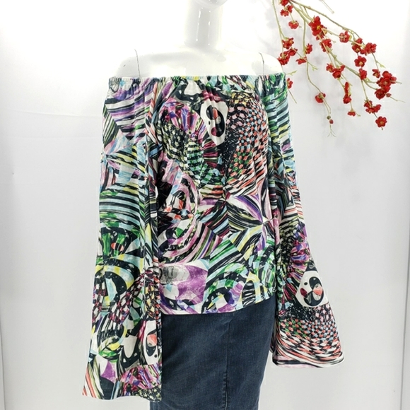 Inoah | Tops | New Inoah Wearable Abstract Art Velvet Off Shouldertop ...